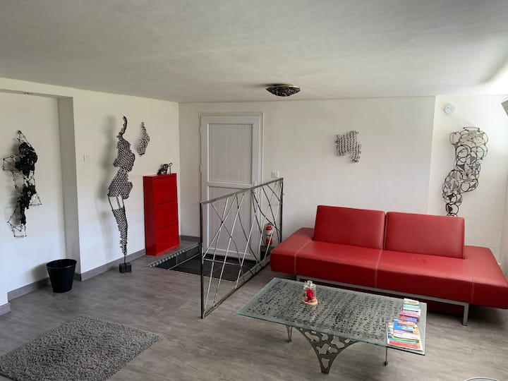 Montbeliard, Dormir Au Milieu De Sculptures... - Montbéliard