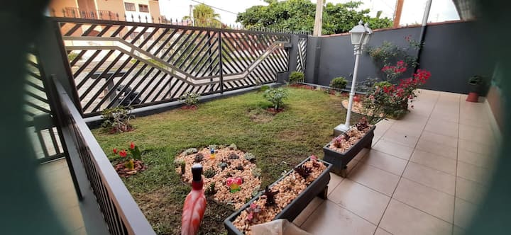 Linda Casa Para Temporada A 200 Metros Da Praia - Peruíbe