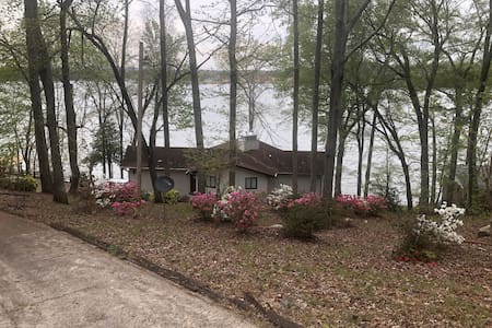 Logan Martin Lake Vacation Rentals & Homes - Alabama, United States ...