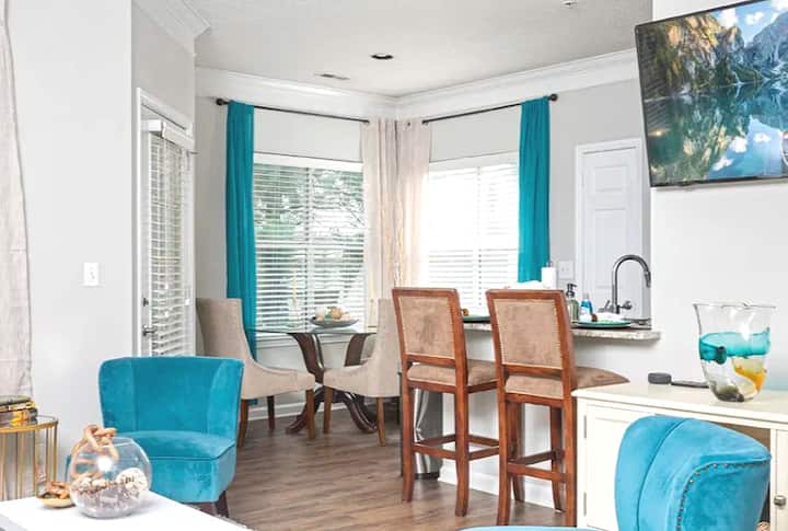Sophisticated Hotel Inspired (Full Unit Rental) - Davidson, NC