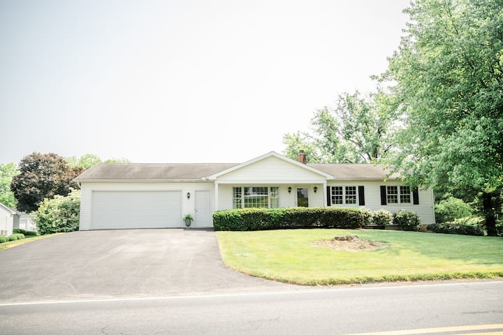 Scenic Farmview House W/ Hot Tub And Rec Room - Lititz, PA