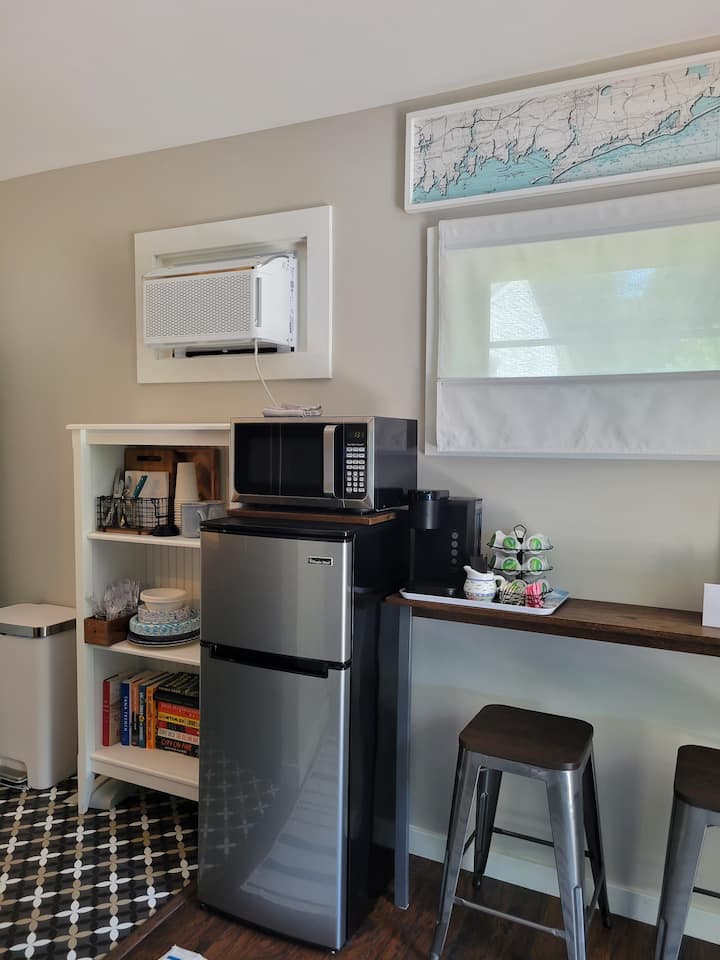 Private Suite Close To Beaches And Downtown. - Misquamicut, RI