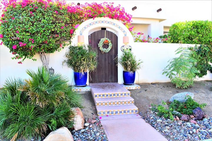 Hacienda "Desert Retreat"- Saltwater Pool/spa - La Quinta, CA