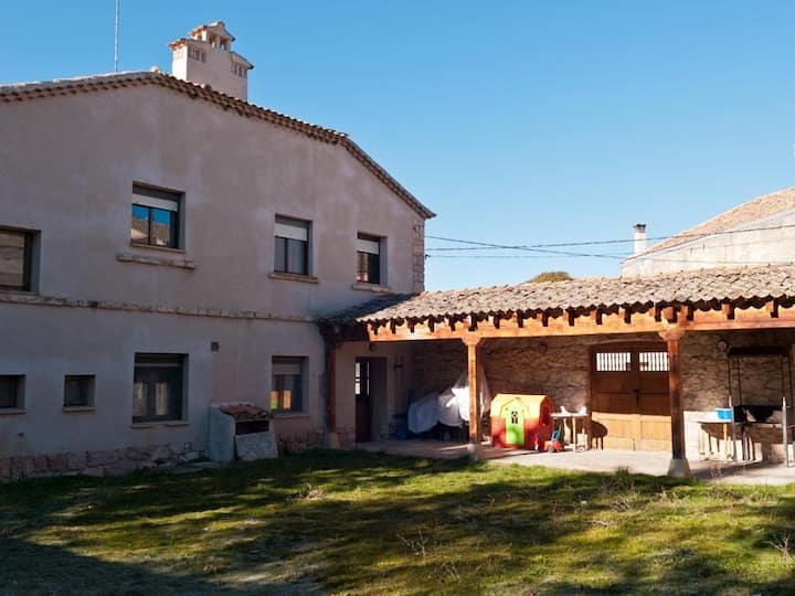 L'auberge De Palaina Peut Accueillir 30 Personnes Et Un Grand Patio - Cantalejo