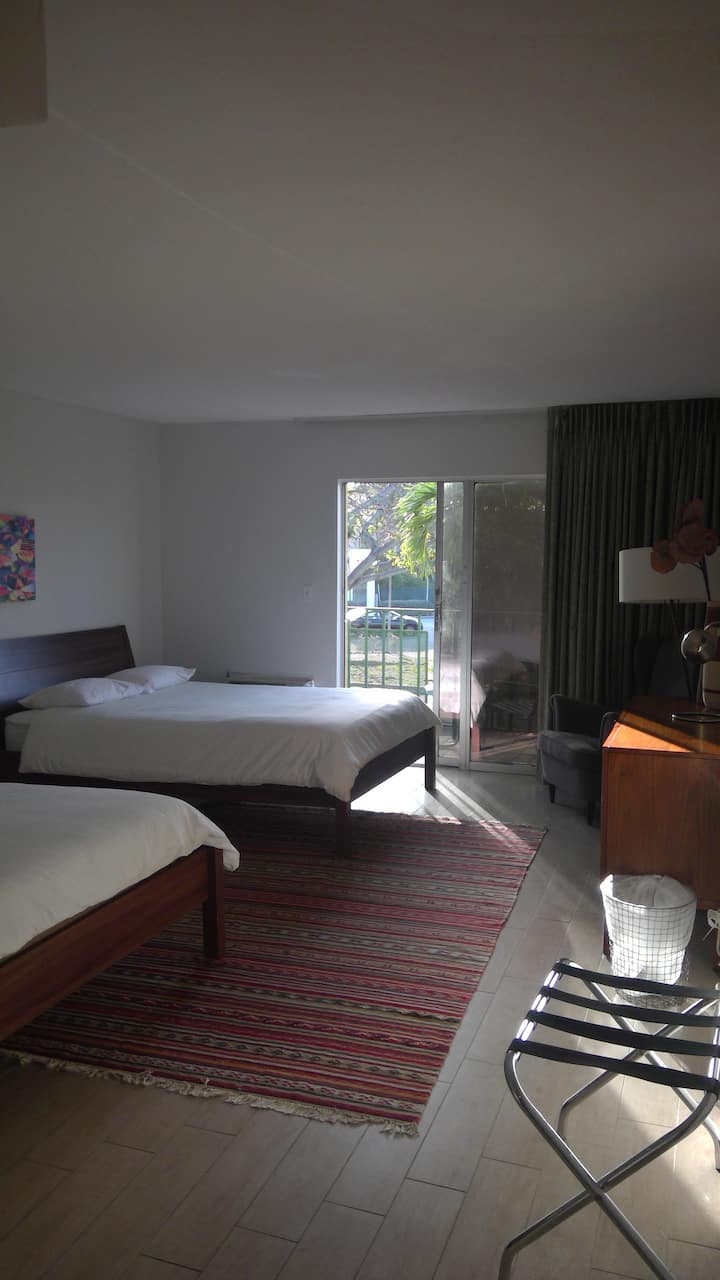 Room In The Gables - Coral Gables, FL