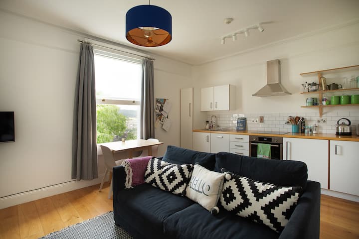 Stylish Apartment With City Views - Bath