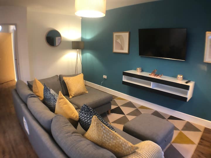 Luxury 2 Bed Apartment With Balcony & Free Parking - St Albans