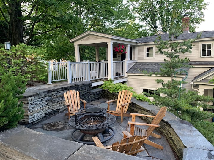 Mountain Road Apartment, Optimal Location - Stowe, VT