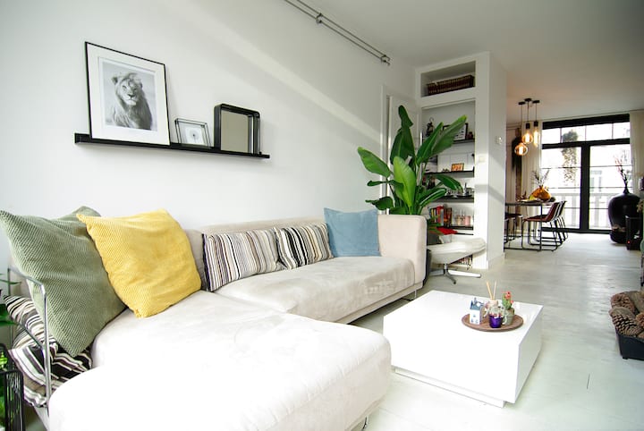 Authentic Apartment With A View On The Canal - Amsterdam