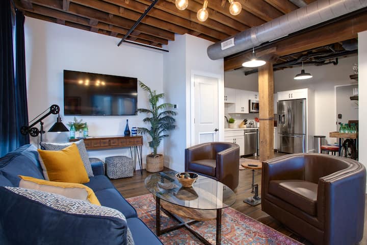 Stay In A Piece Of History! The 1865 Apt Sleeps 8! - Nashville, TN