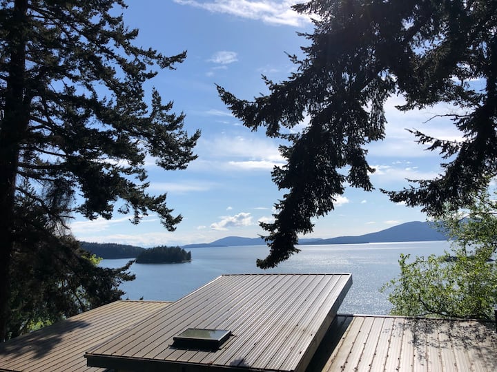 Chuckanut Water View Cozy Studio - Bellingham, WA