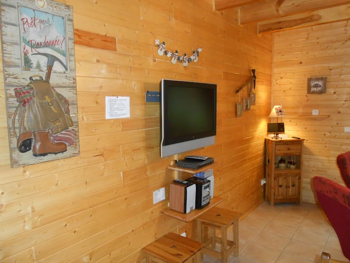 Chalet 2* 3 Diamants Le Meslay Sauna/wifi/netflix - La Joue du Loup