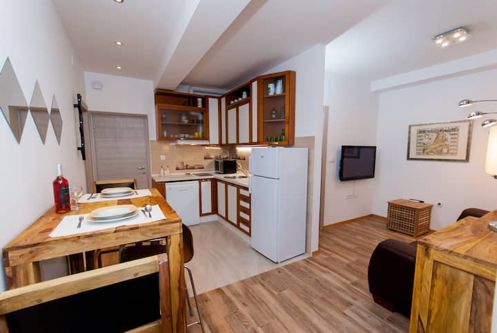 New Apt Near Beaches & Old Town, With Free Parking - Split