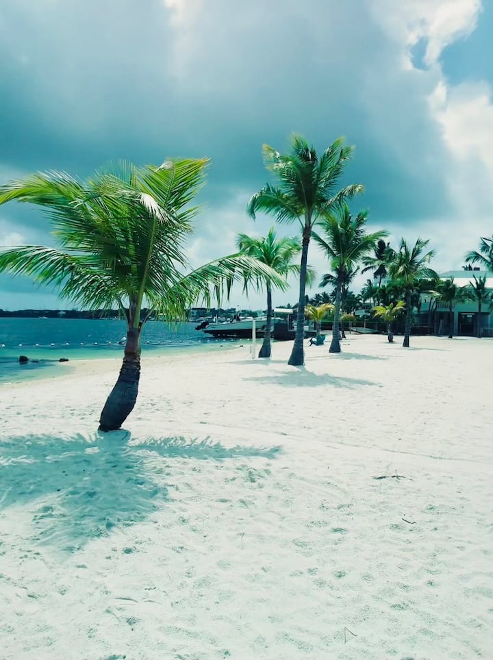 Peaceful Waterfront With Private Beach Access - Key Largo, FL