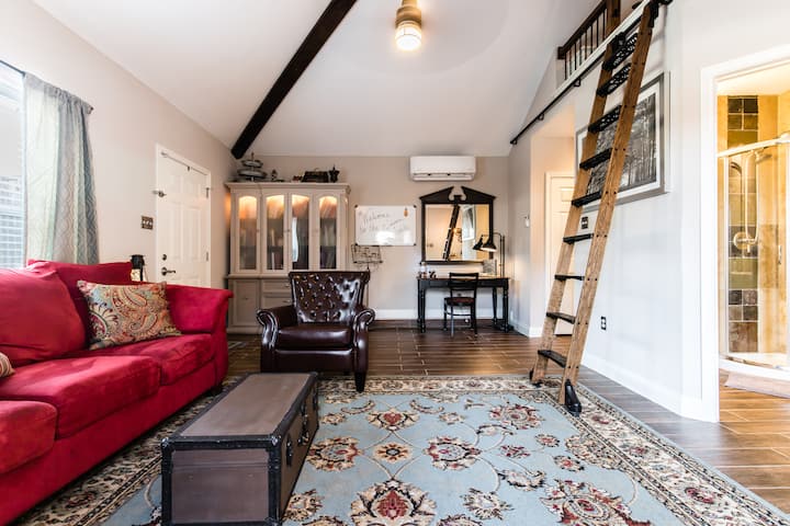 Private Luxury North Dallas Guesthouse - Carrollton, TX