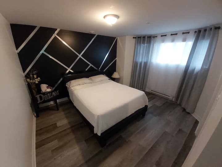 Suze.yacinthe-room 1 - Montreal