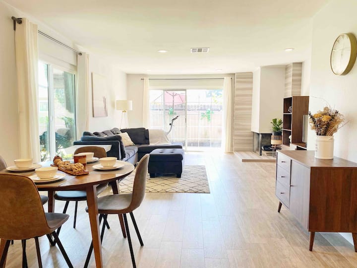 ✺Trendy Midcentury Modern Condo✺ Wifi+parking - Irvine, CA