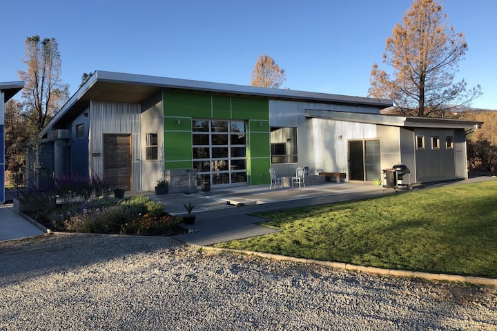Beautiful Modern Home On 4 Acres - Redding, CA