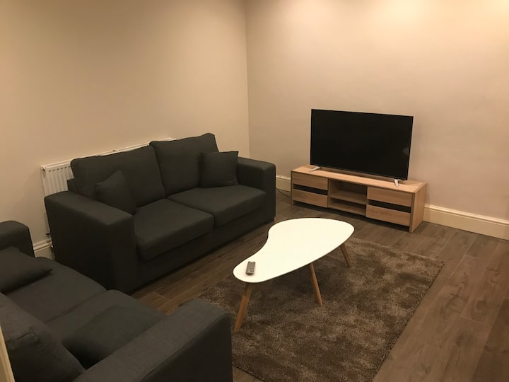 Spacious 5-bedroom Home In Manchester - Manchester
