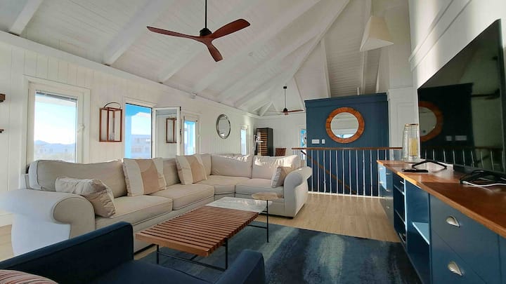 Villa Patina: Chalk Sound W/dock & Private Beach - Turks- und Caicosinseln