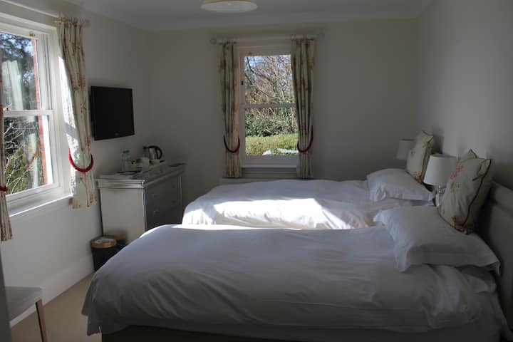 King Size Room 4  In Beautiful Bed And Breakfast - Shrewsbury
