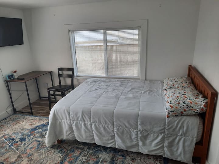 A Private Room With An On Suite Private Bathroom - Washington