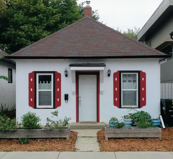 Urban Cottage In Riversdale - Saskatoon