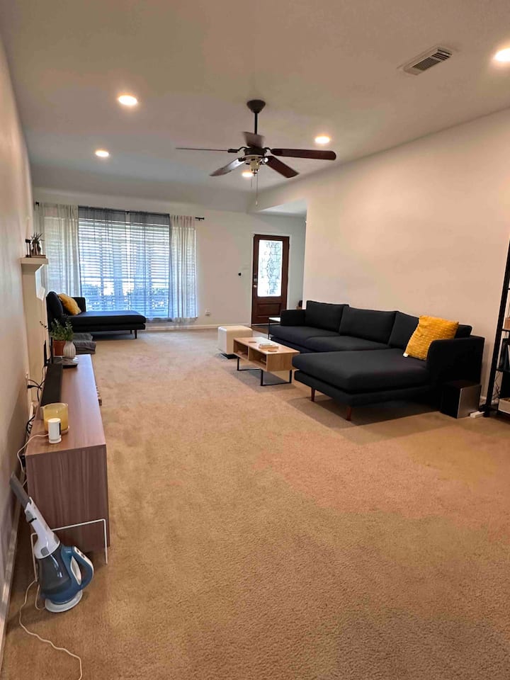 Private Room B With Queen Bed In Nw Houston House - Houston, TX