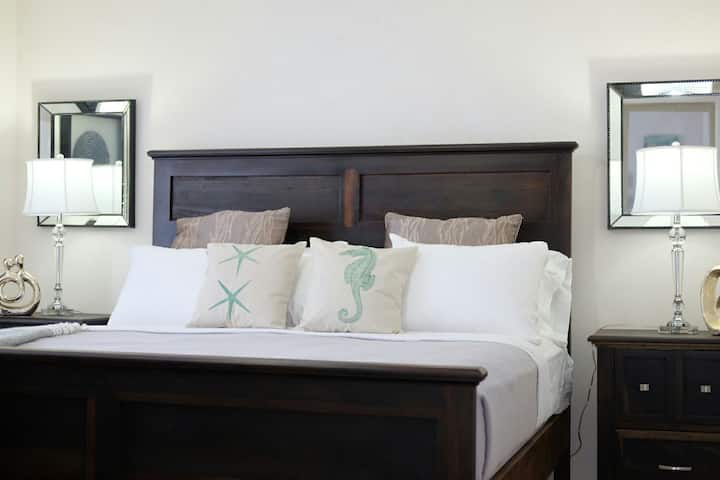 Where Mermaids Wish! 1bed, Wlk To Hipstrip & Beach - Montego Bay