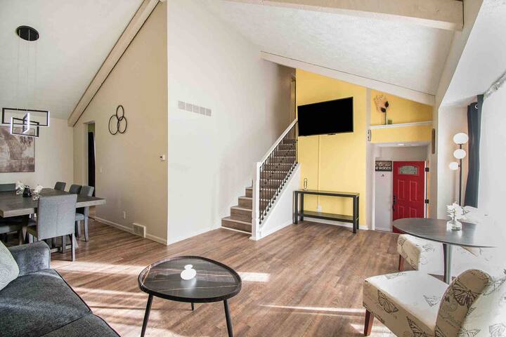 4 Bedroom | 2.5 Bath | 940 Mbps | Fenced Yard - Gretna, NE