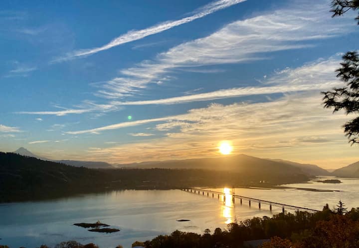 Viewhaus : White Salmon: 3 Br/ 2 Ba : 30 Day Min - White Salmon, WA