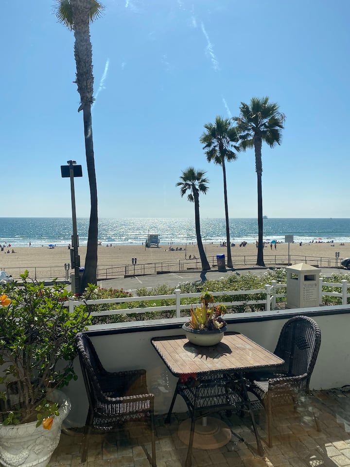 Manhattan Beach Beachfront Charming On The Strand - Manhattan Beach, CA
