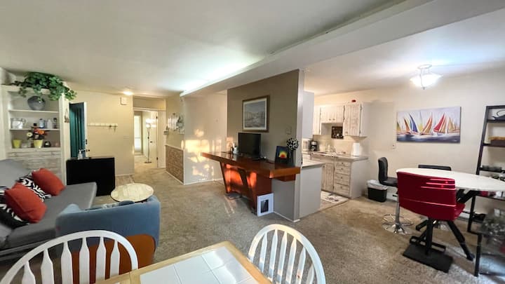 Cozy 2b Condo /Parking And Balcony/ Ac 市区带空调和阳台公寓。 - Bellevue, WA