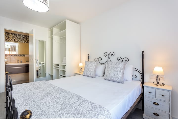 Fantastic Flat With Terrace Close To Camp Nou - Barcelona