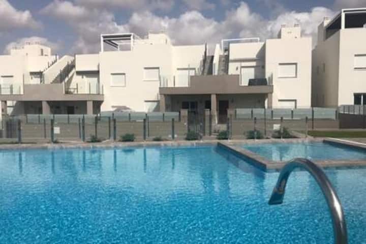 Modern Apartment, Lots Privacy And Swimming Pool - Torrevieja