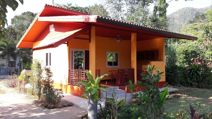 Bee's Homestay - Comfy House By The River - Ko Chang