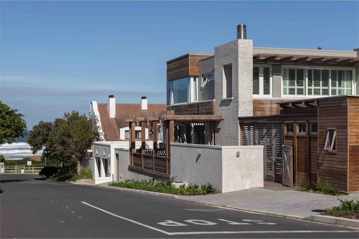 Shorething Luxury Villa Voelklip Beach,
 Hermanus. - Hermanus