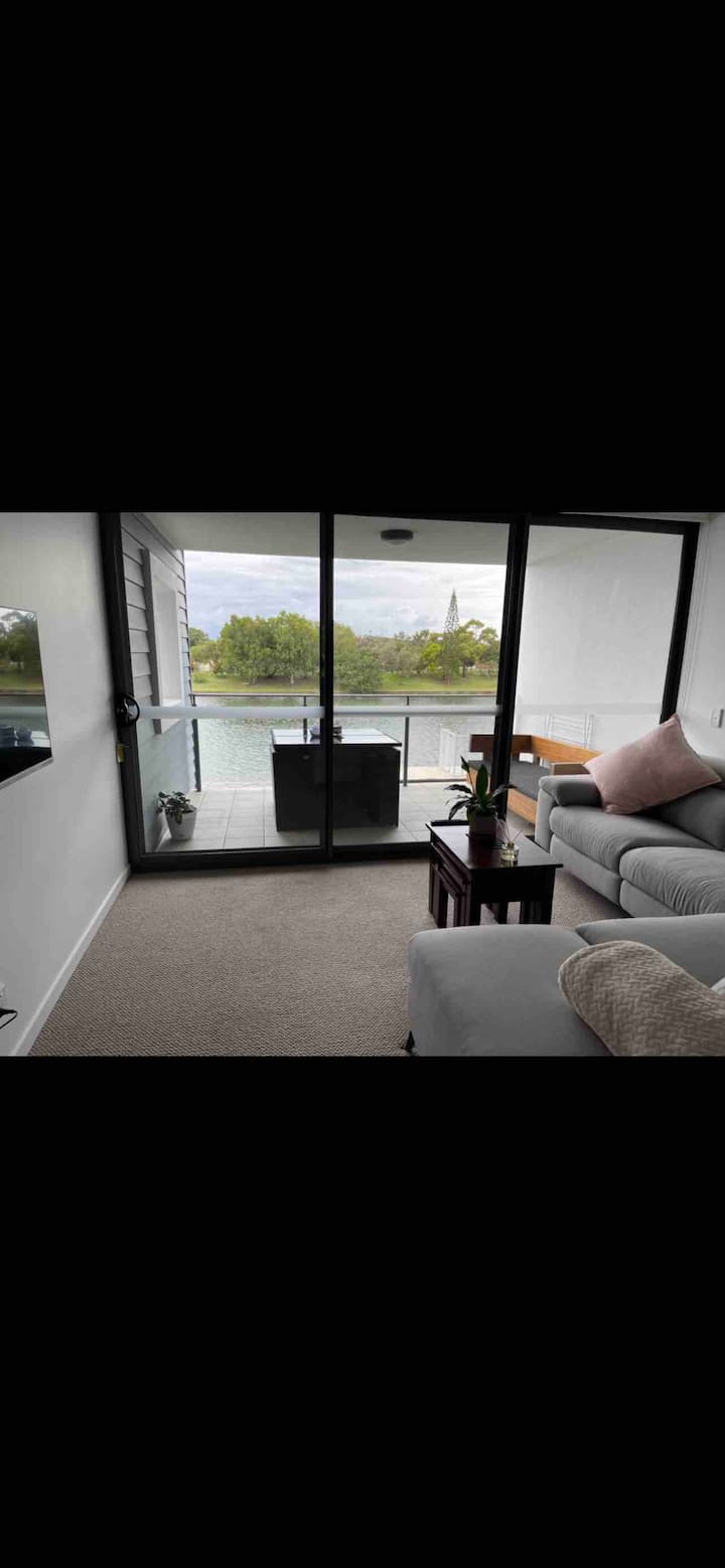 Waterfront 2 Beds, 2 Baths & Pool - Sunshine Coast