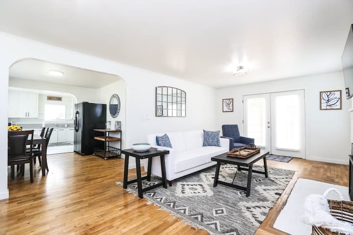 1940’s Washburne Neighborhood Downstairs Apartment - Springfield, OR