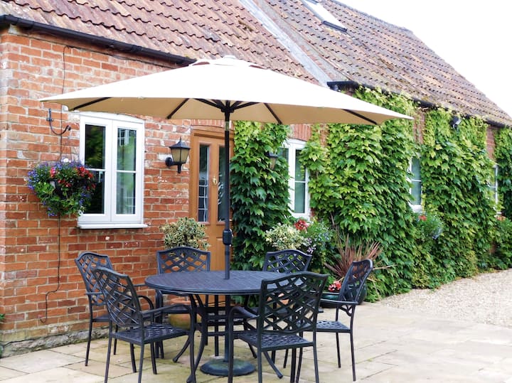 Swallow Cottage With Hot Tub @ Olivemead Farm - Wiltshire