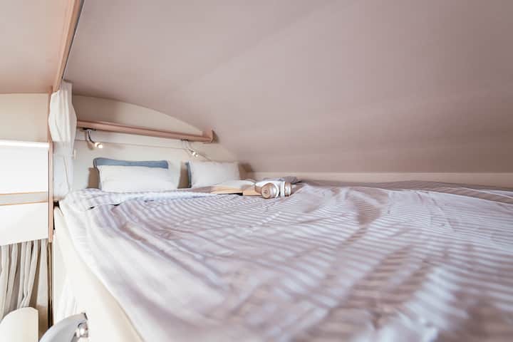 Camper  Ahorn Canada Ad - Next To Airport - Kranj