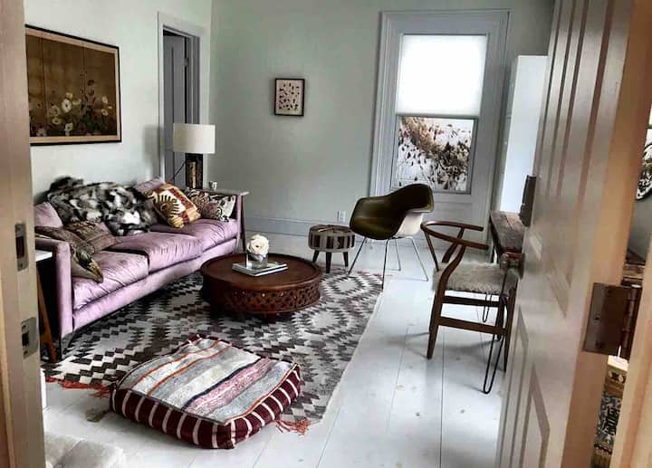 Vibrant Lower Warren Street Writing Retreat - Hudson