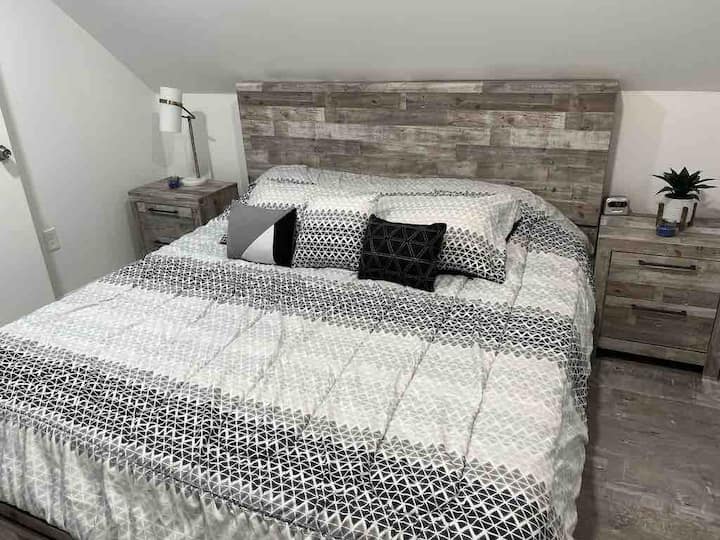 Luxury 2nd Floor 1 Bedroom Apartment - Islandia, NY