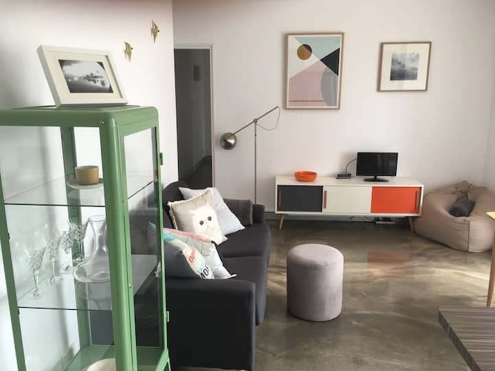 Sunny, High Ceilings, Ocean Views - Gold Coast