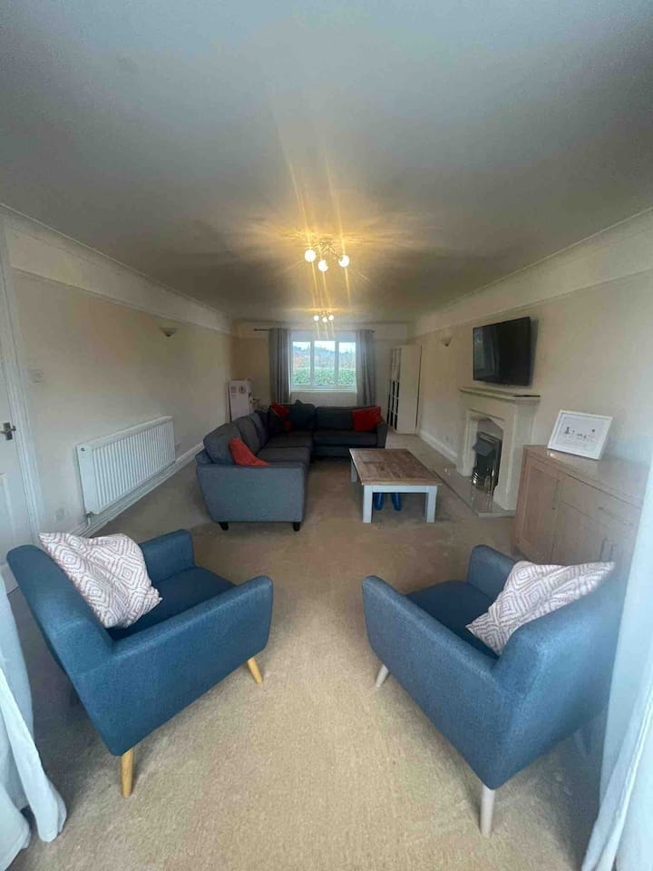 4 Bedroom Home In Country Setting With Hot Tub - Conwy