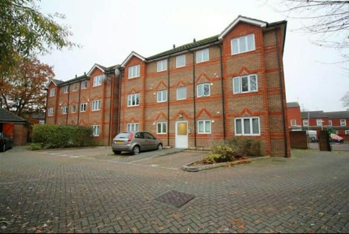 Basildon Holiday Rentals & Homes - England, United Kingdom | Airbnb