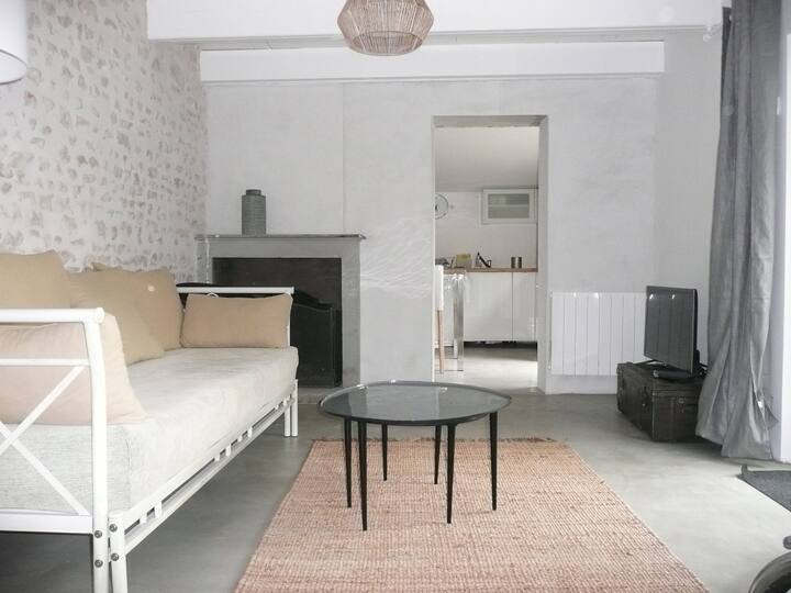 Gîte En Pierre Rénové Au Cœur De La Rochelle - La Rochelle