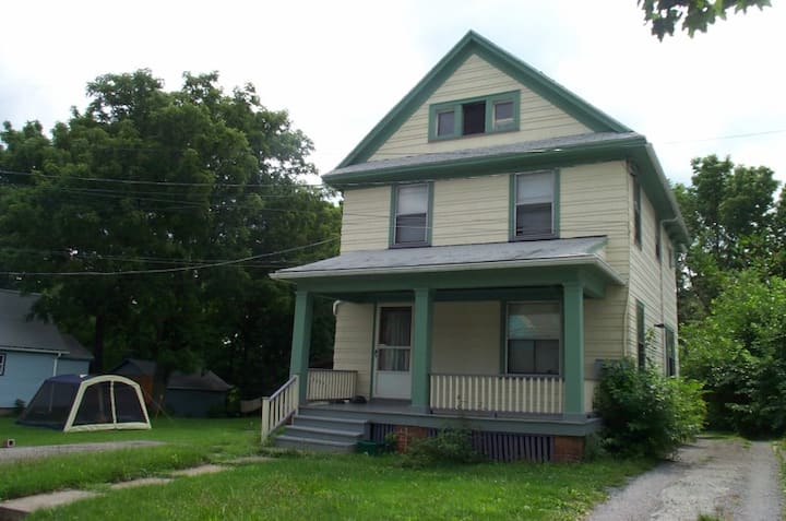 Simple Ground Floor 1+ Bedroom - Greece, NY