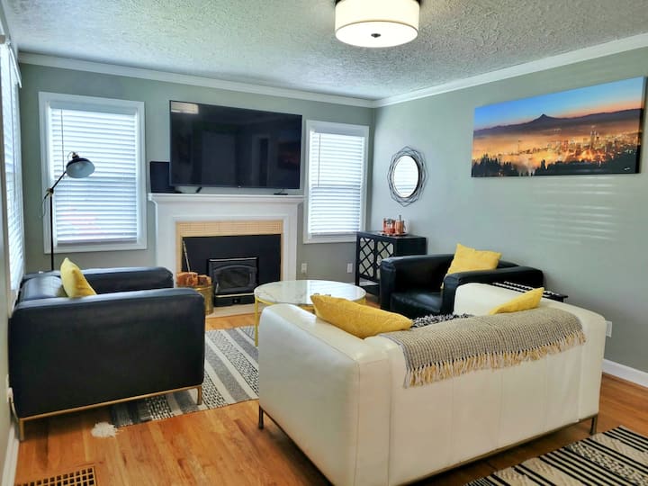 Classic Portland 1920s 2 Bedroom Bungalow - Portland, OR