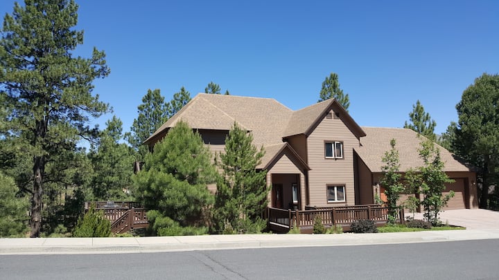 Amberwood Retreat:enchanting Hillside Home - Flagstaff, AZ